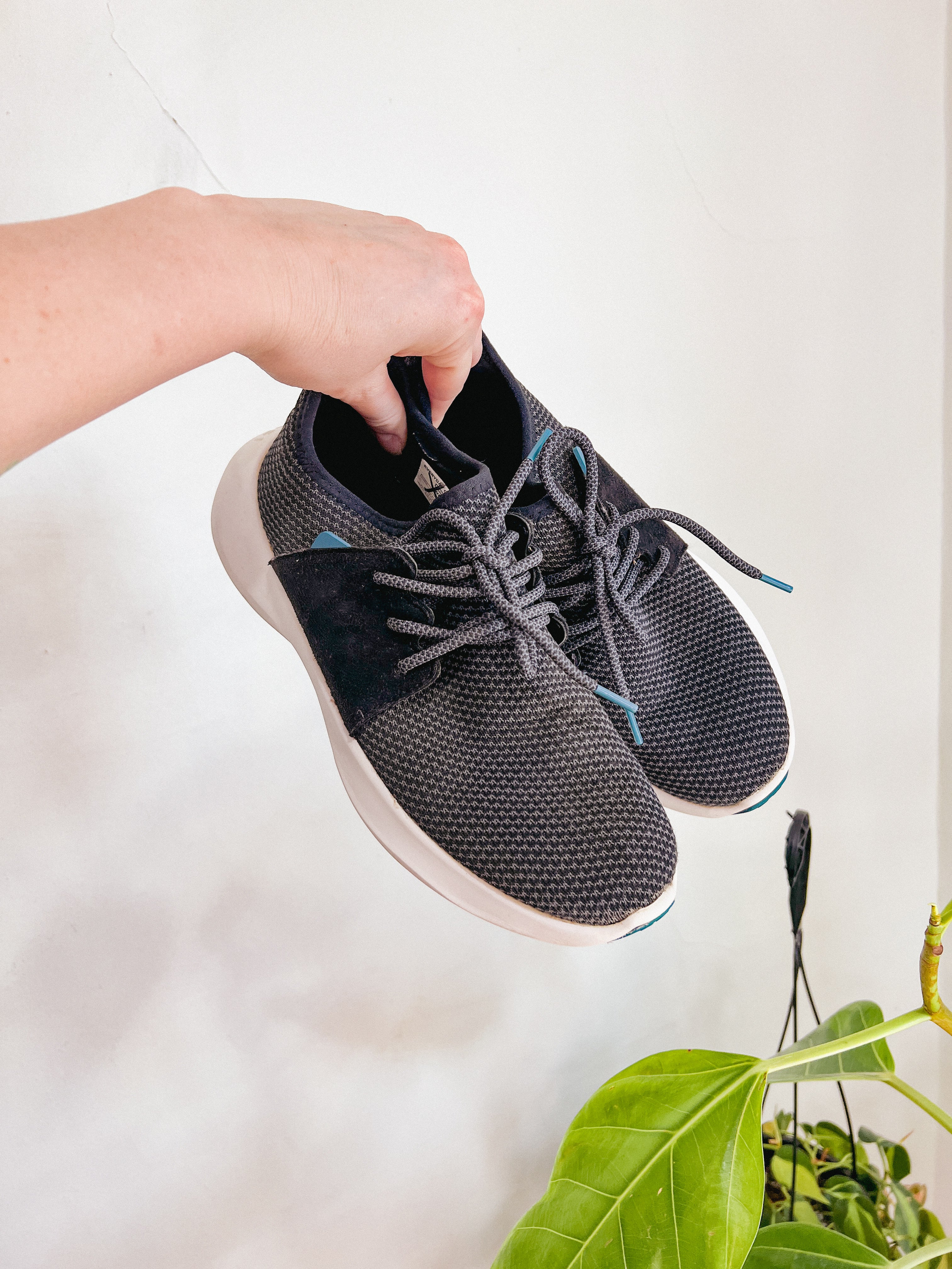 VESSI "Everyday Classic" Sneakers (Size 8) – Middle Child Vintage Shop