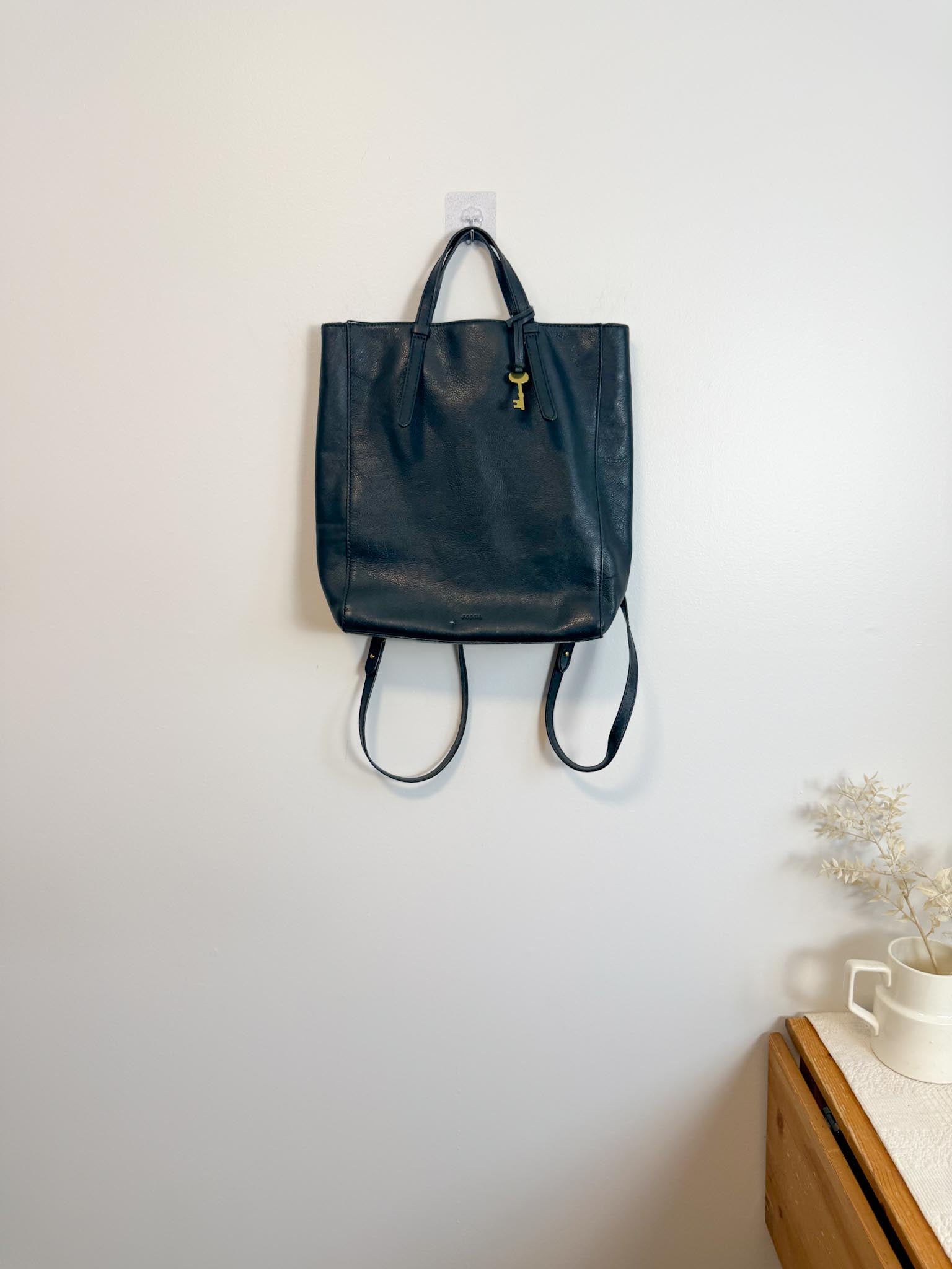 Fossil "Camilla Convertible Leather Backpack in Black" – Middle Child ...